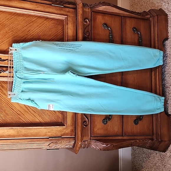 Boohoo | Pants & Jumpsuits | Nwt Boohoo Distressed Pocket High Rise ...